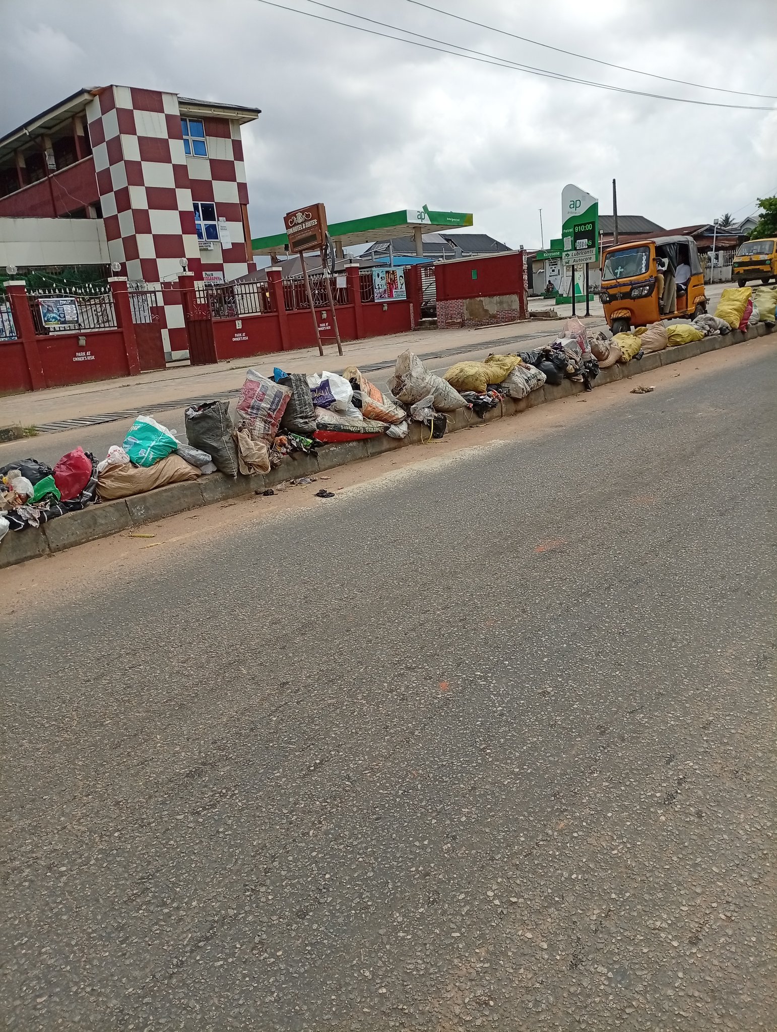 [Special Report] Lagos: Heaps of waste, foul smell as New Year gift to ...