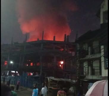 Panic as fire outbreak razes shops in Yaba market – NewsclickNG